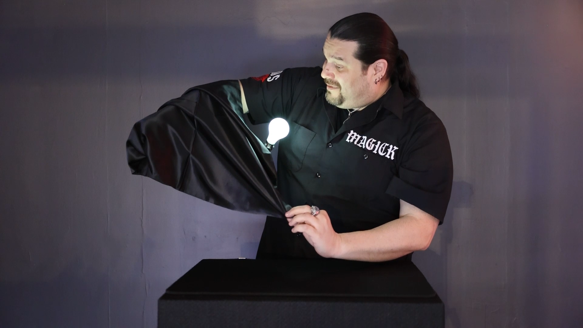 Dr. Schwartz's FLOATING LIGHT BULB by Martin Schwartz - Trick - Murphy ...